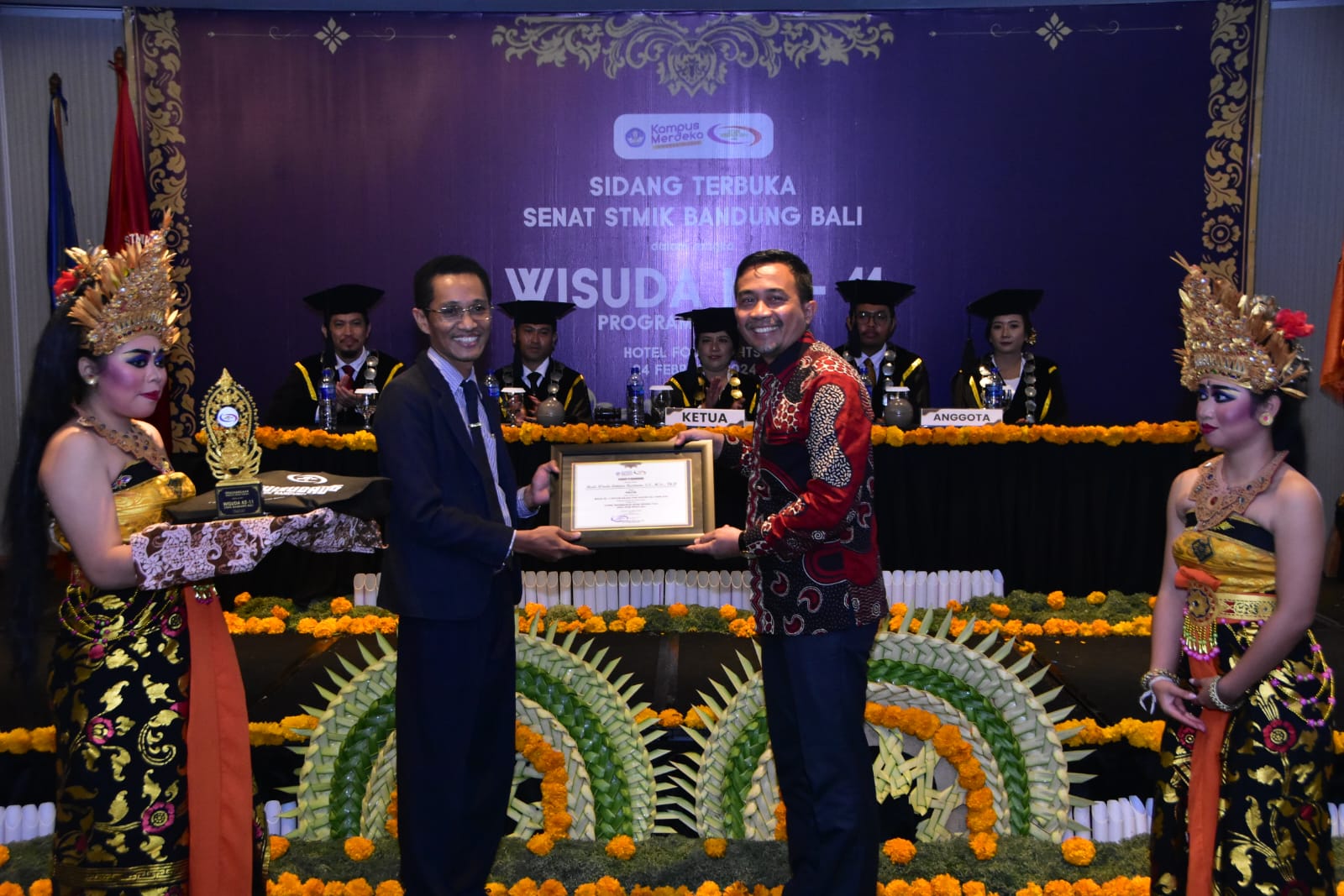STMIK Bandung Bali Wisuda 21 Wisudawan, Siap Alih Bentuk Menjadi ...